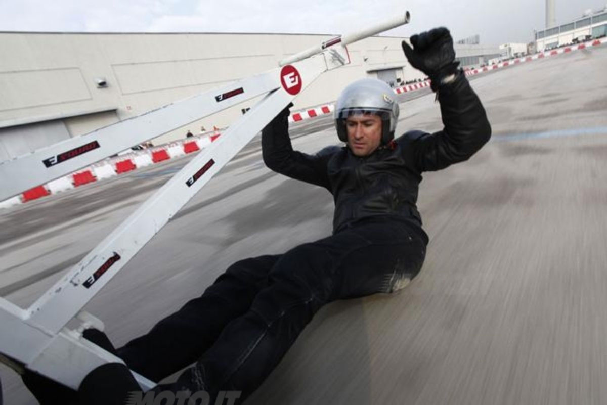 Jeans Esquad. Più resistente del cuoio - Accessori - Moto.it