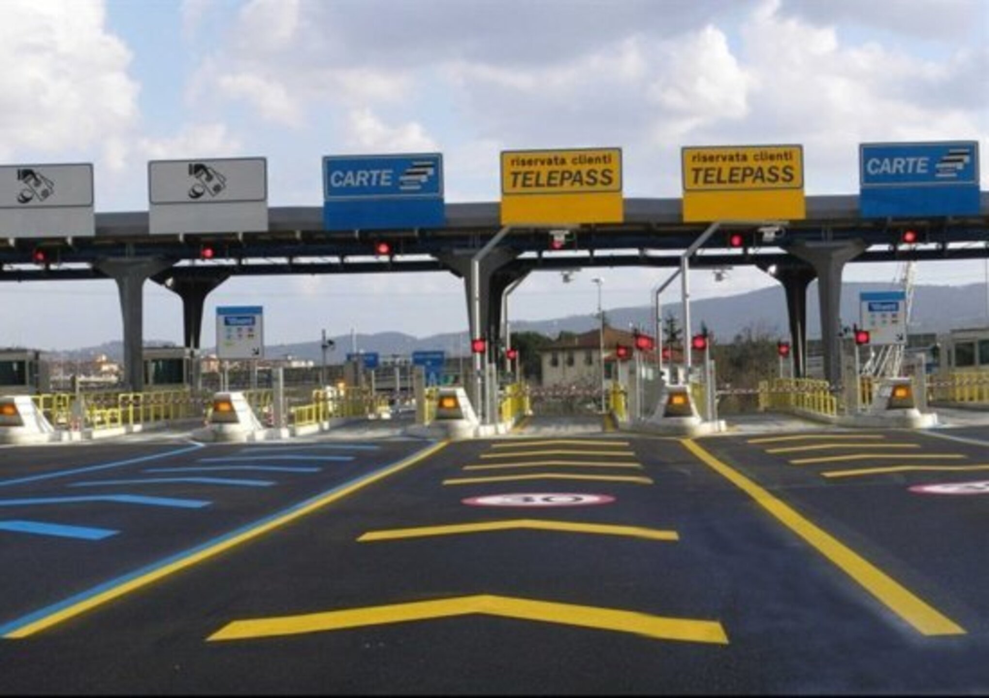 Telepass, cosa fare quando la sbarra non si alza: la guida - News - Moto.it