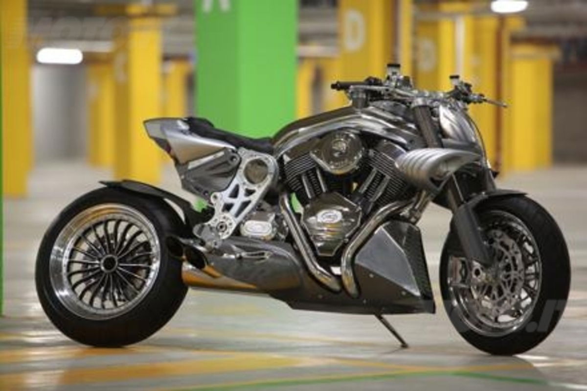 CR&S DUU in versione stradale monoposto e biposto - News - Moto.it