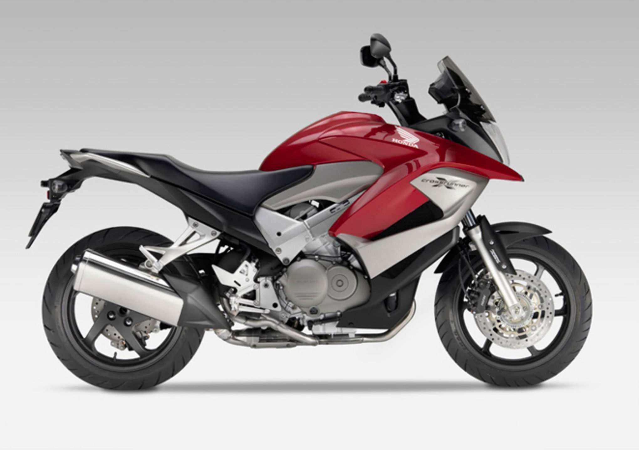 La novità Honda più attesa: EICMA svela la Crossrunner - Fiere e saloni ...