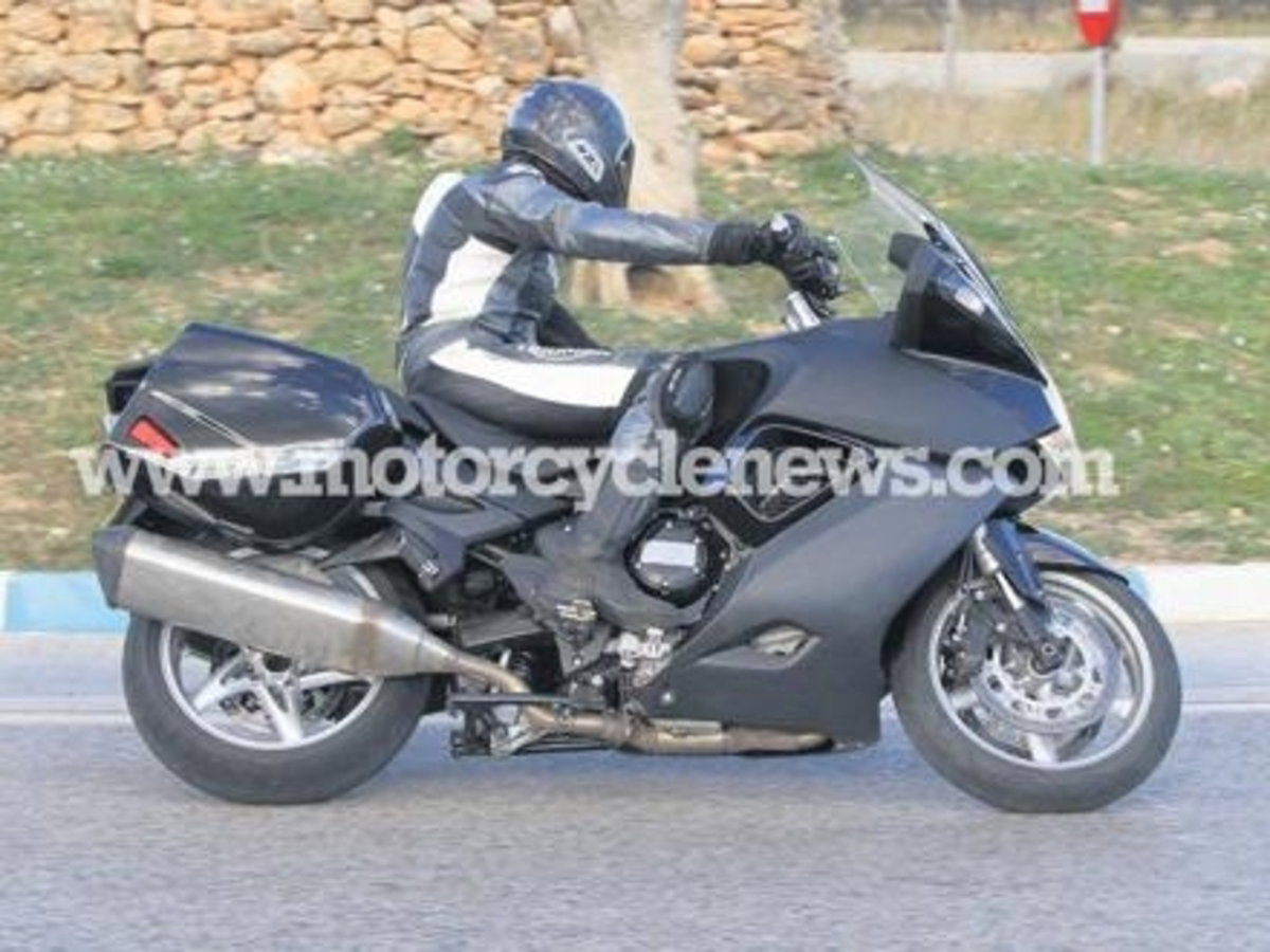 Triumph Trophy. Le prime foto - News - Moto.it