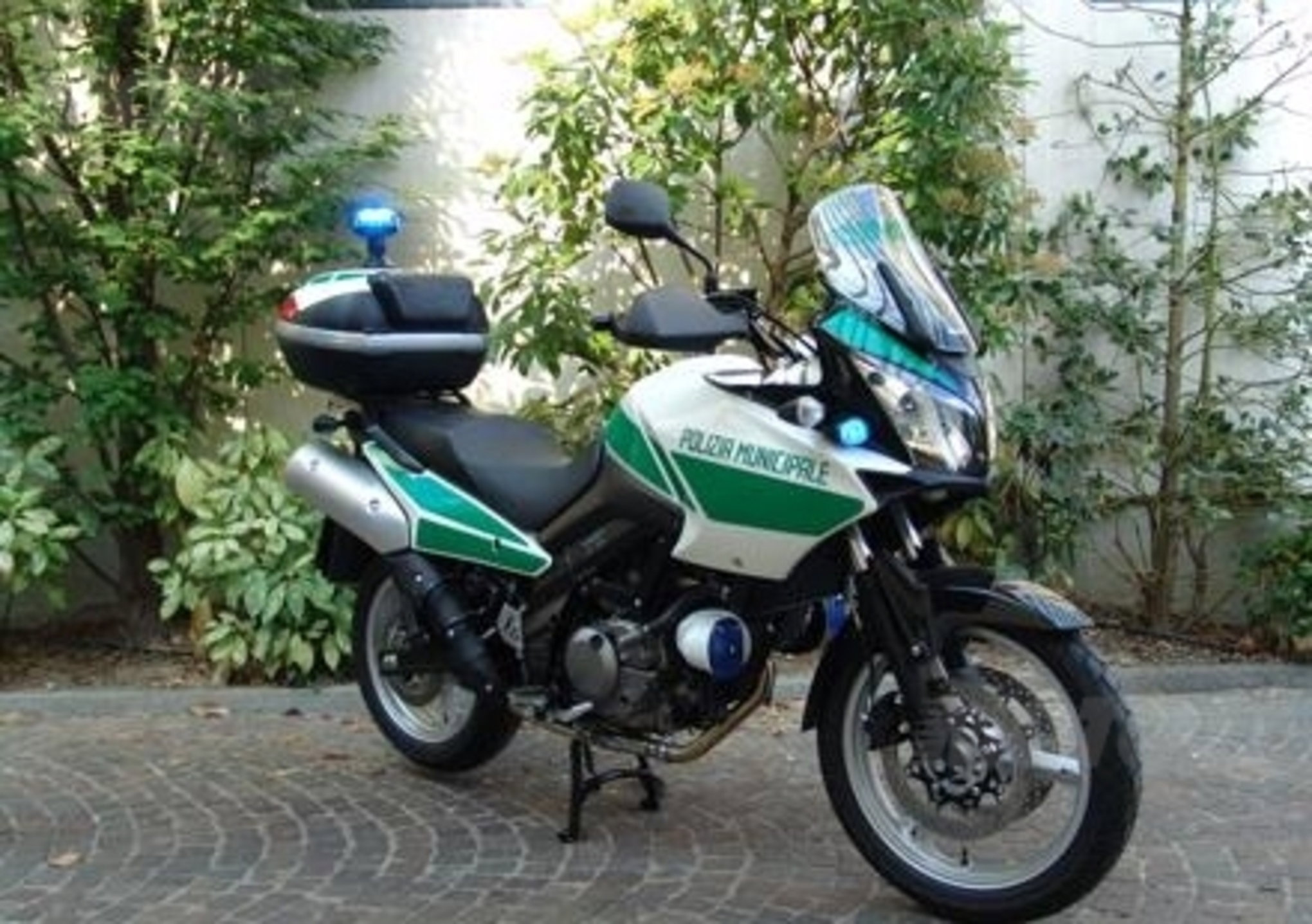 La Suzuki V-Strom in divisa - News - Moto.it