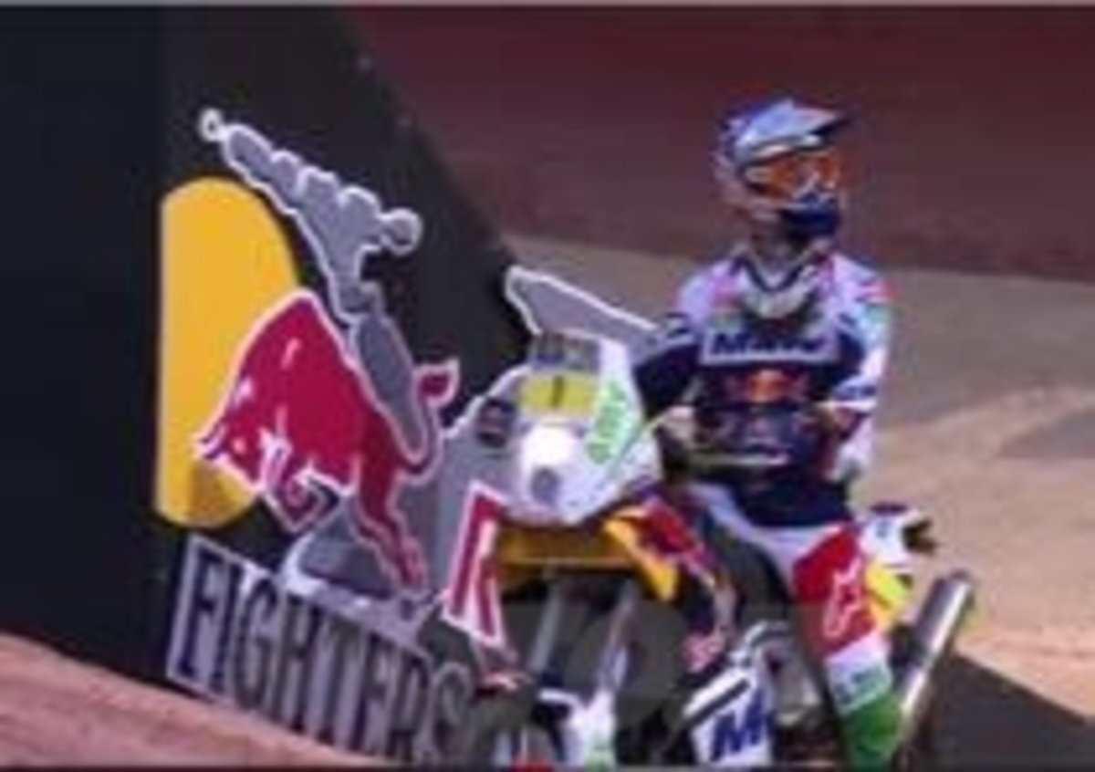 Backflip con la KTM 450 Rally - Moto.it