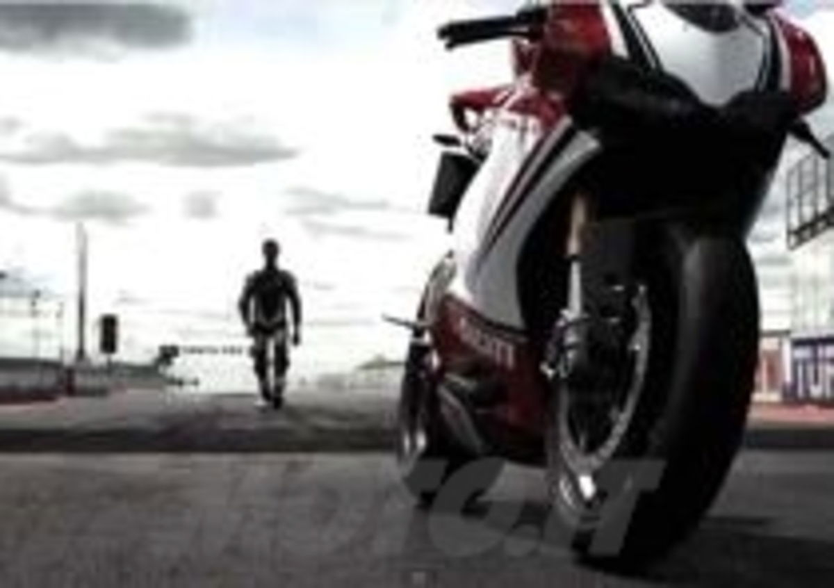 Ducati 1199 Panigale vs. Porsche 911 GT2 RS - Moto.it