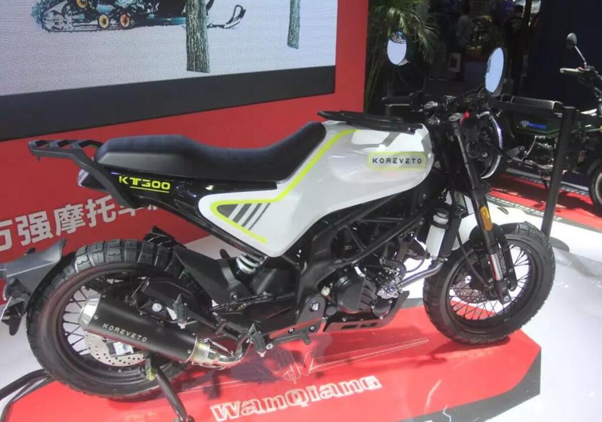 Koreveto Rambo 300: la cinese che imita la Husqvarna Svartpilen 401 ...