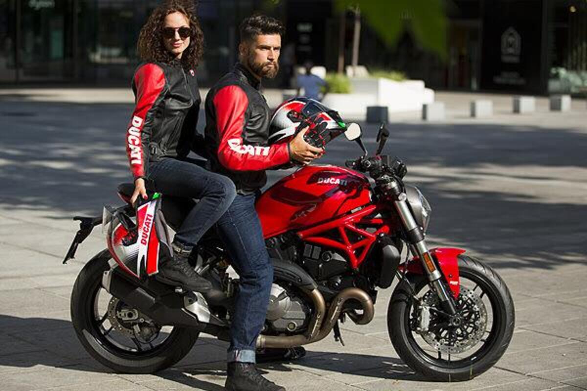 Promo: viaggia in coppia con lo stile Ducati - Accessori - Moto.it