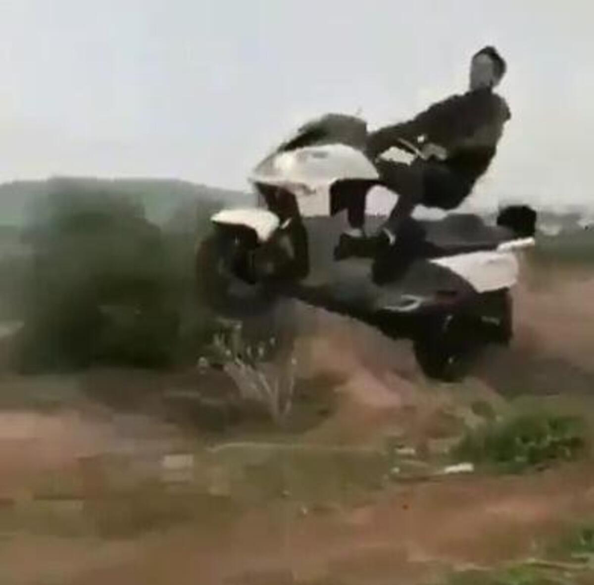 Scooter cross: il salto del maxiscooterista che si credeva Tim Gajser ...