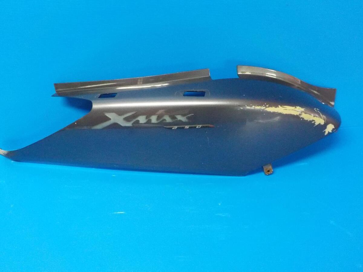 Vendo SCOCCA DESTRA DX CON GRAFFI YAMAHA XMAX X MAX X-MA Altre Marche a ...
