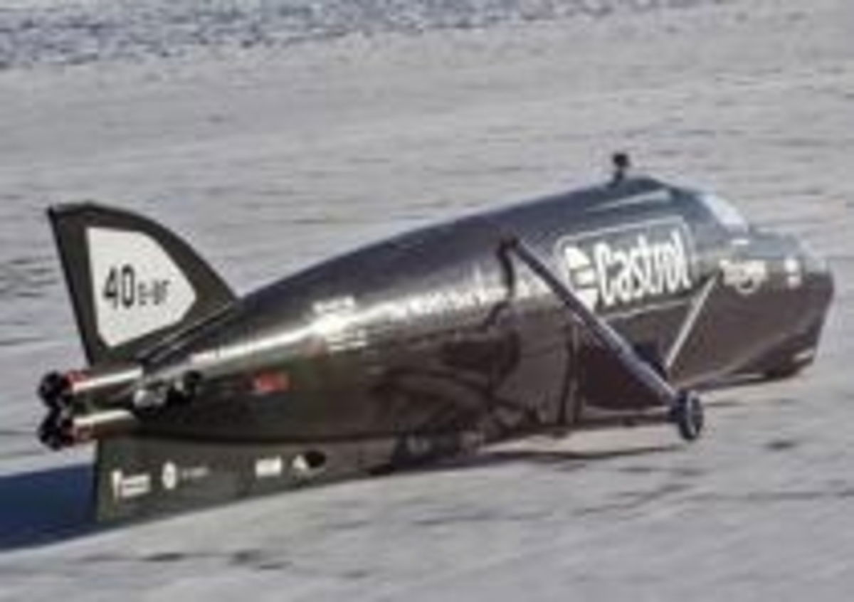 Triumph Castrol Rocket: a 650 km/h per battere il record! - News - Moto.it