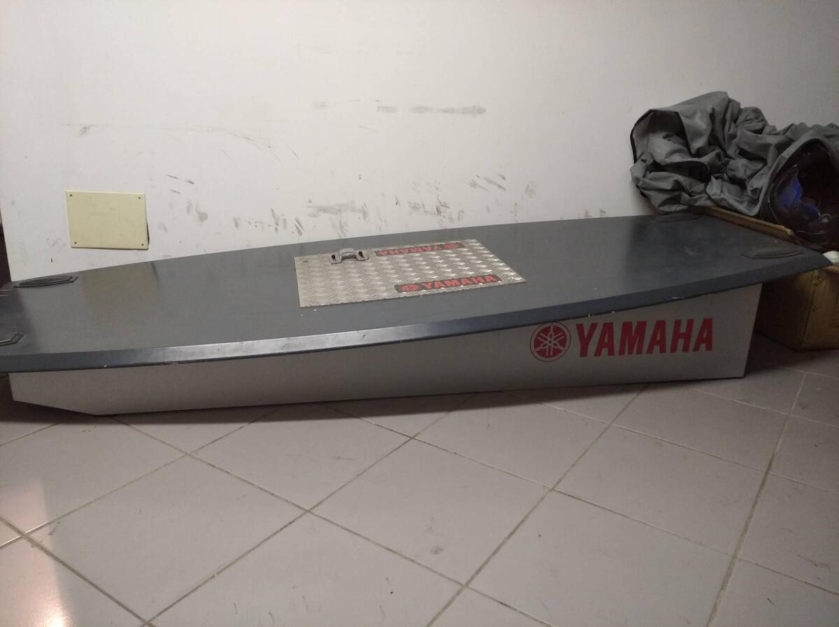 Vendo PEDANA ESPOSITIVA MOTO YAMAHA Yamaha a Poggibonsi (codice 8699447 ...