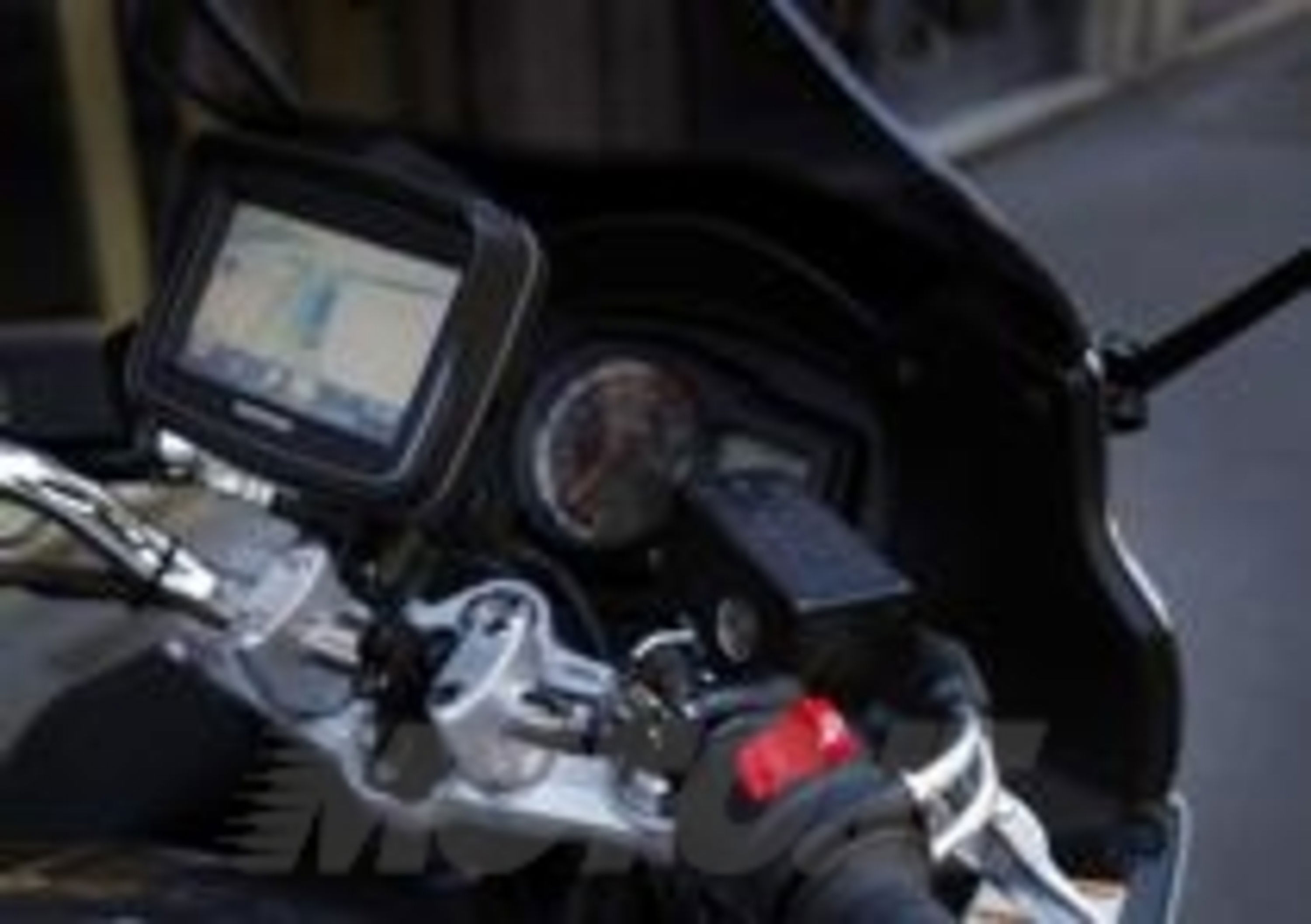 Nuovo navigatore Tom Tom Rider. A prova di moto - Accessori - Moto.it
