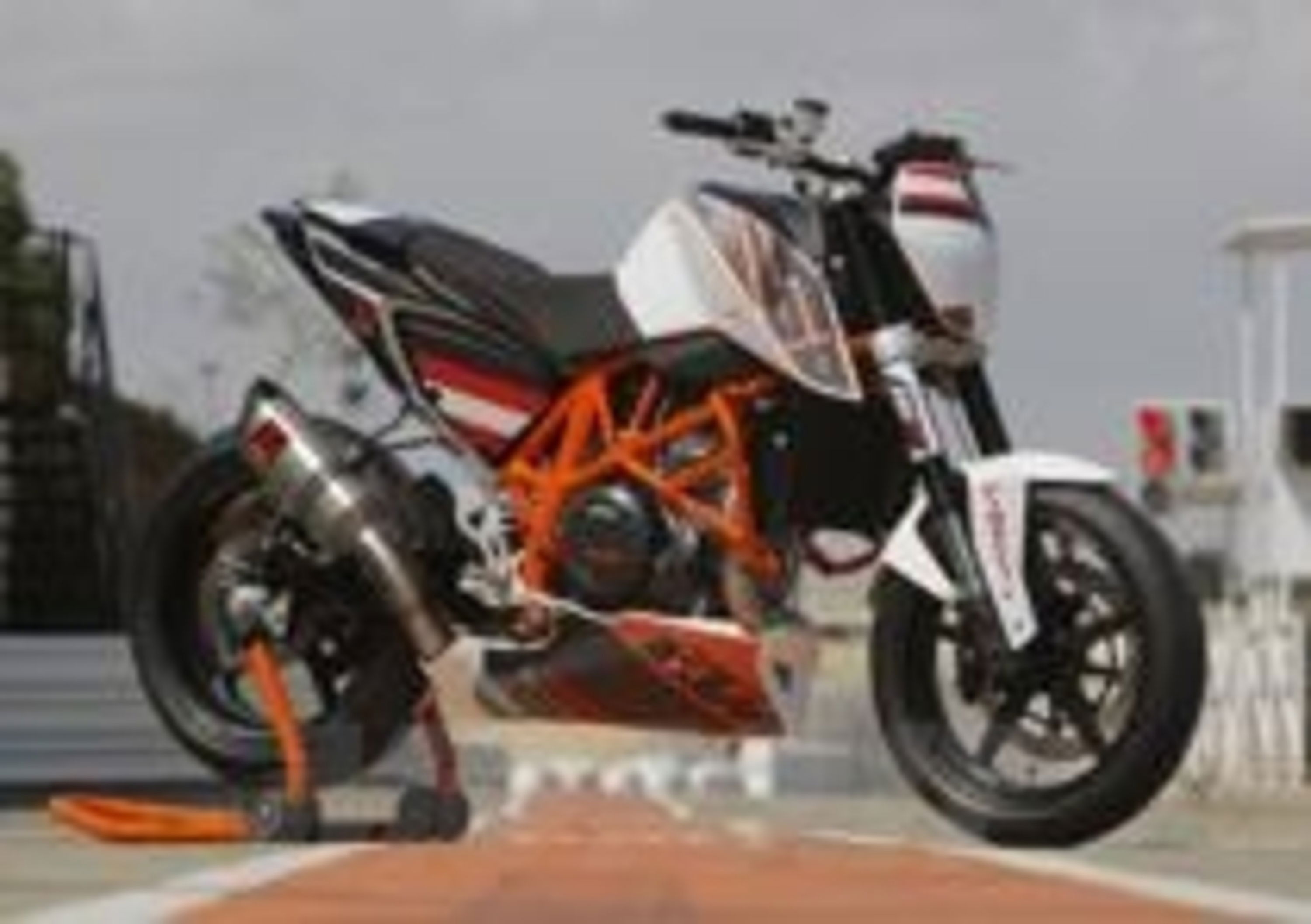 KTM 690 Duke in versione speciale Track - News - Moto.it