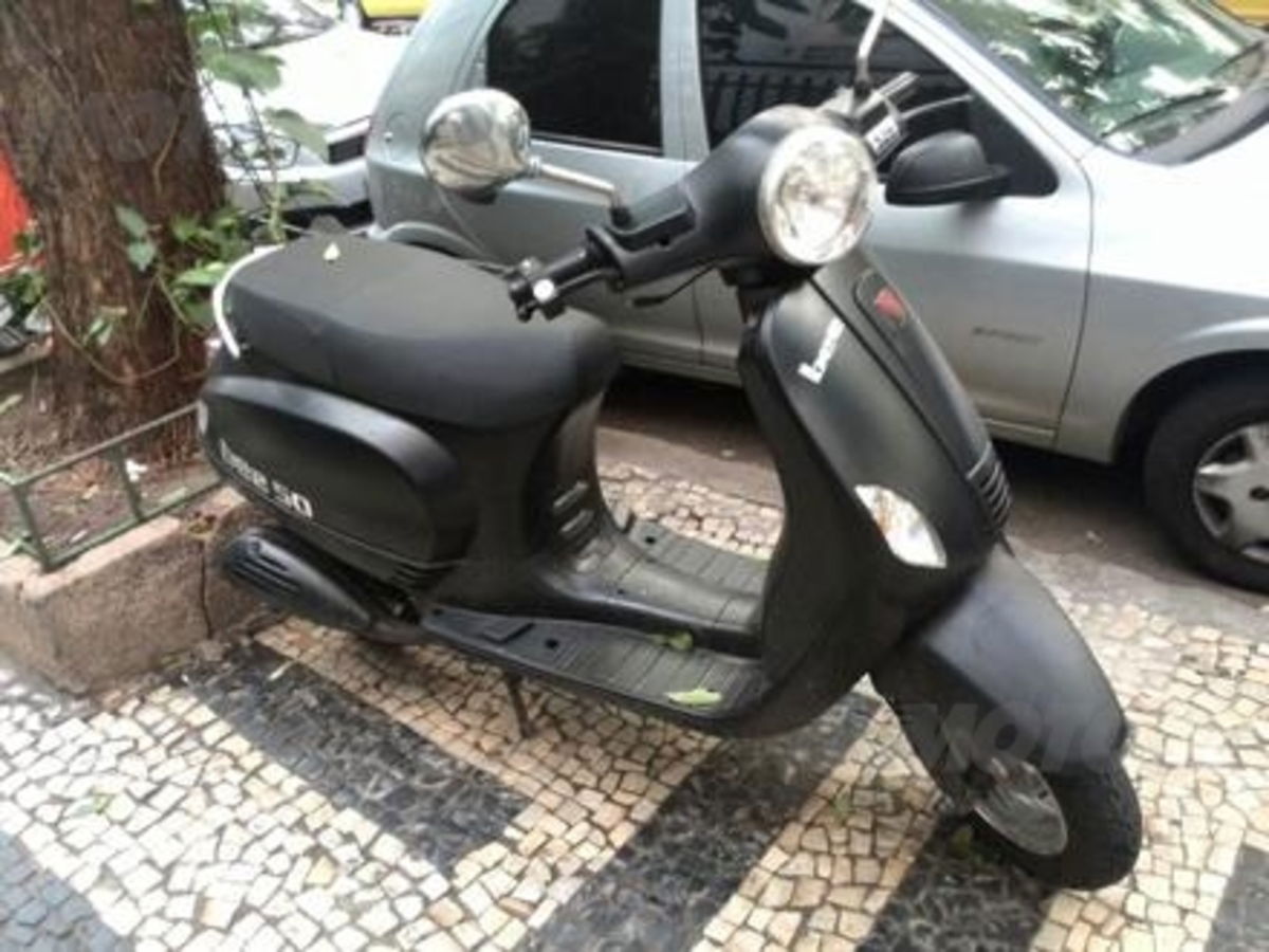 In Brasile la Vespa si chiama Ape (Bee), ma è una copia spudorata ...