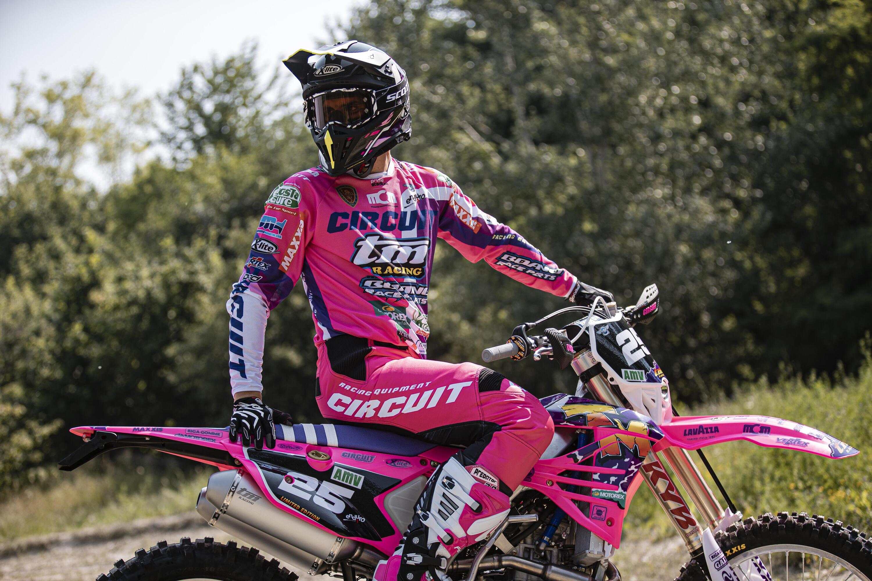 TM Pink Limited Edition 2023. Caratteristiche, prezzo, come cambia ...