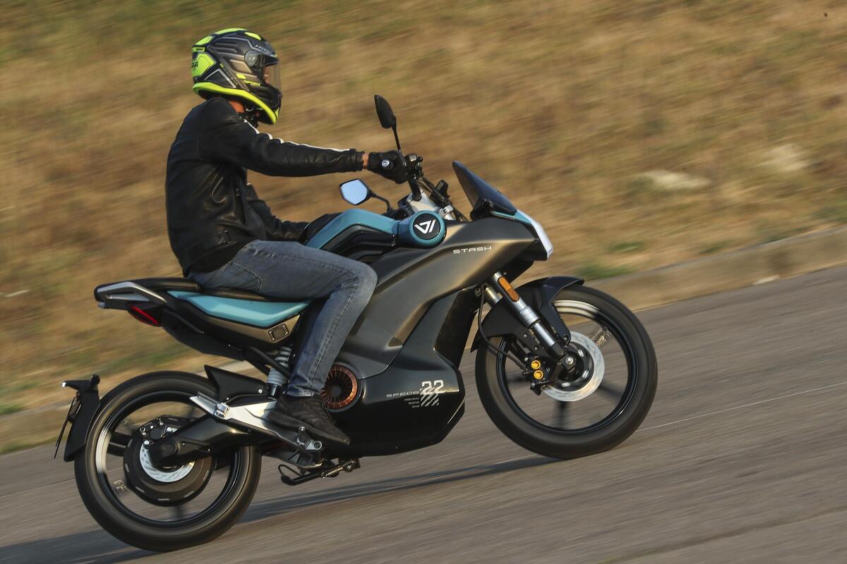 Stash e le altre, la nostra full immersion nell'elettrico di V-Moto ...