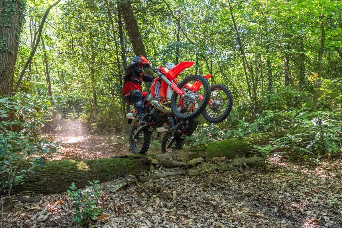 Prova Beta Enduro 300 2 tempi contro 350 4 tempi: quale scelgo? TEST ...