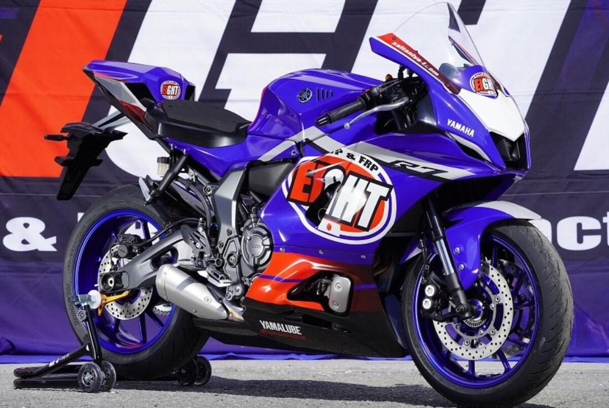 Purple race: una Yamaha R7 come non l'avete mai vista - News - Moto.it