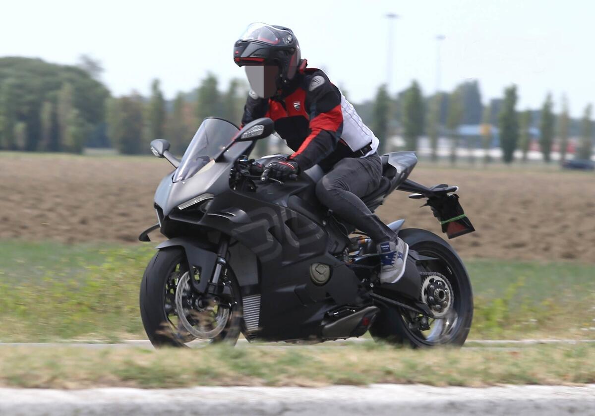 Ducati Panigale V4R in arrivo? [Foto spia] - News - Moto.it