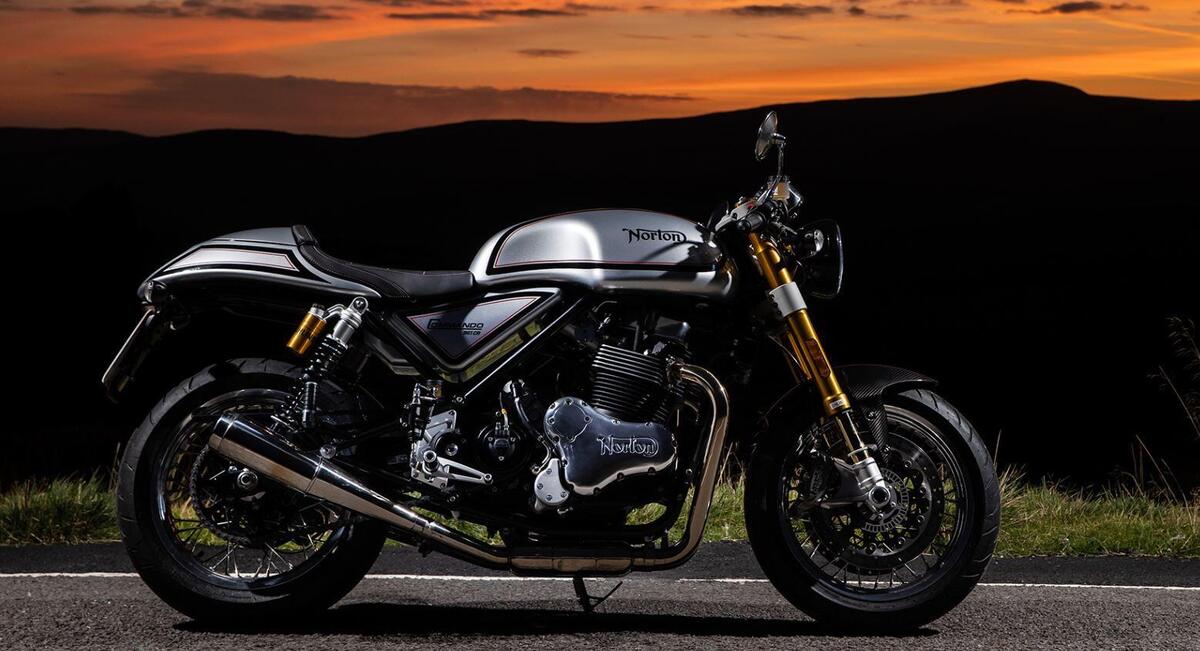 Norton Commando 961 SP e CR 2023: fascino heritage - News - Moto.it