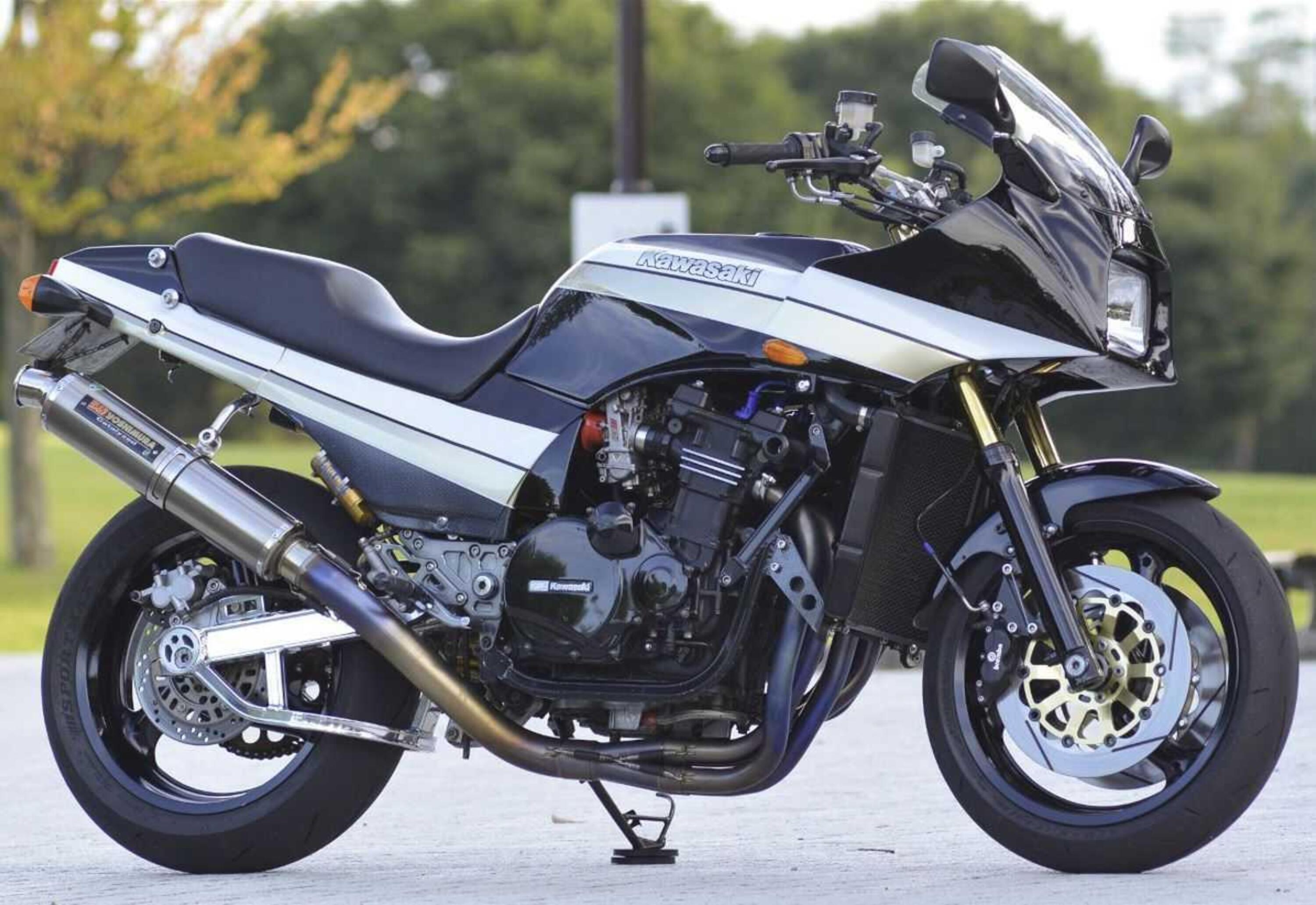 Una Kawasaki GPZ900R dell'intatto carattere sportivo - News - Moto.it