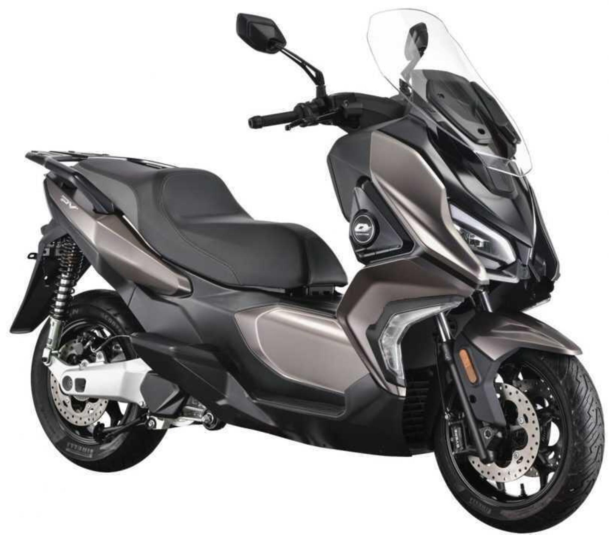 QJMotor, dal Fortress 350 al nuovo scooter elettrico PV. Un po' BMW ...