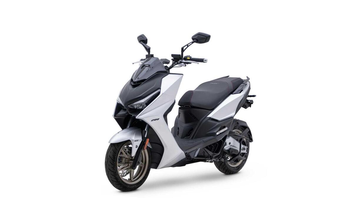 Kymco KRV 200 (2023 - 25), prezzo e scheda tecnica - Moto.it