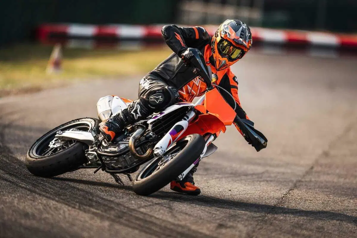 KTM presenta la nuova 450 SMR 2024: 63 cavalli di puro divertimento ...