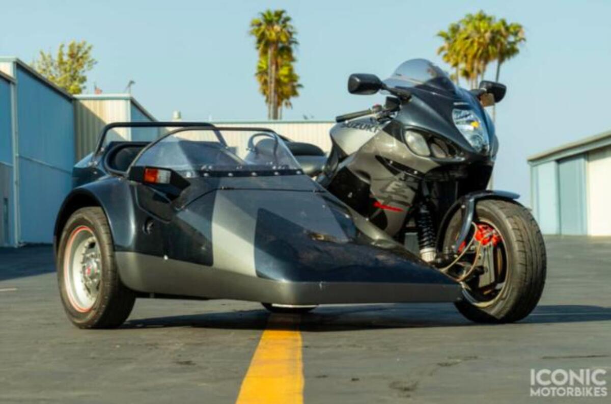 E voi l'avete mai vista una Suzuki Hayabusa sidecar? In questo container c'è di tutto [VIDEO ...