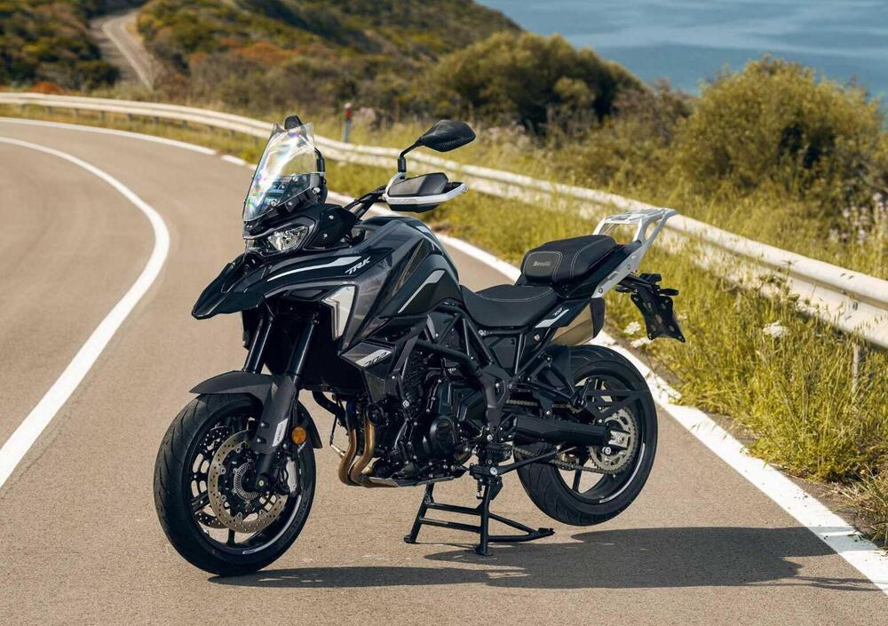 Benelli TRK 702 (2023), prezzo e scheda tecnica - Moto.it