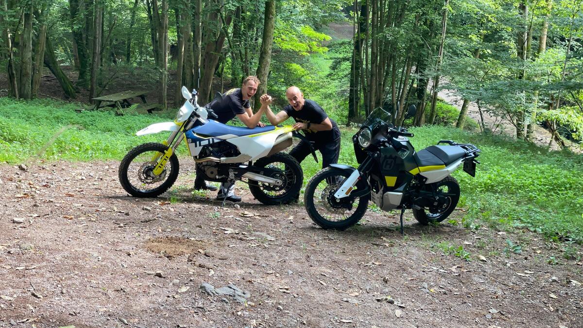 Prova Monocilindrica o maxi enduro: qual è meglio per fare tutto ...