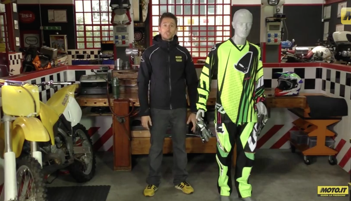 RecenSito: completo offroad Ufo Plast Century - Accessori - Moto.it