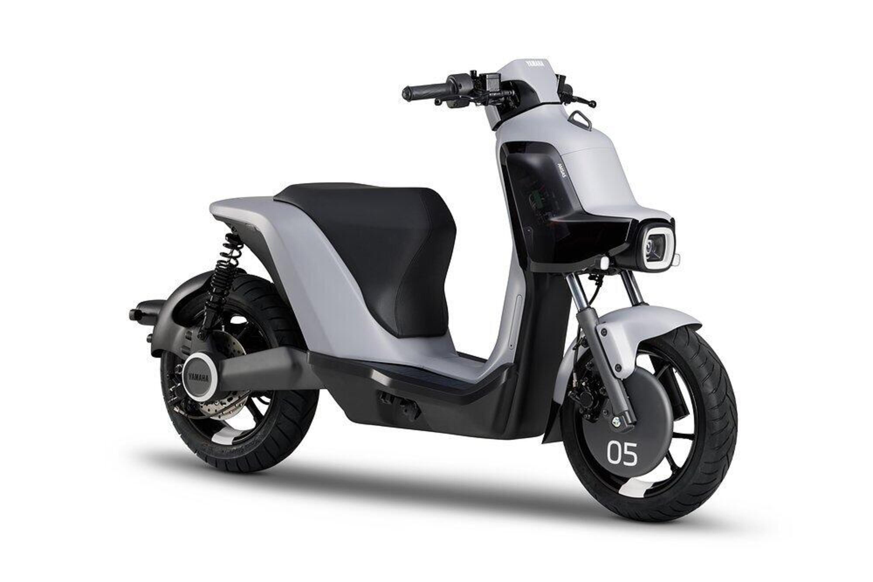 Yamaha MOTOROiD2 ma anche tre ruote e minibike elettriche: le vedremo ...