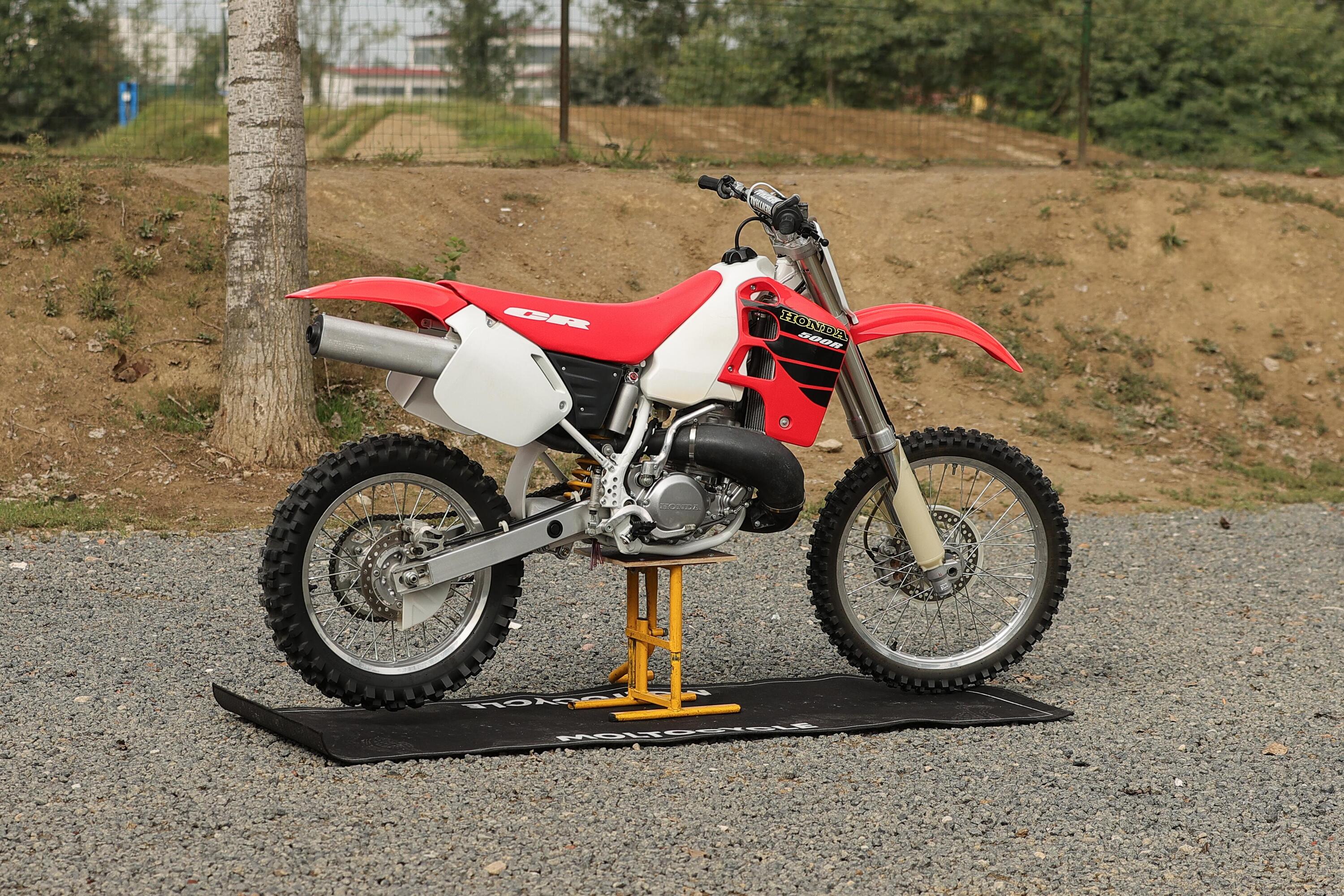 Prova La Honda CR500R è davvero così brutale? C'è solo un modo per ...