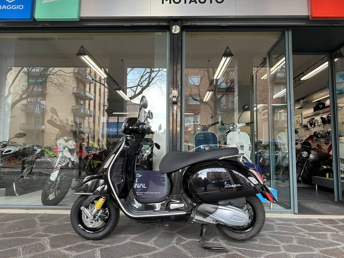Vendo Vespa Gts 300 Supertech Hpe 2021 22 Usata A Bologna Codice