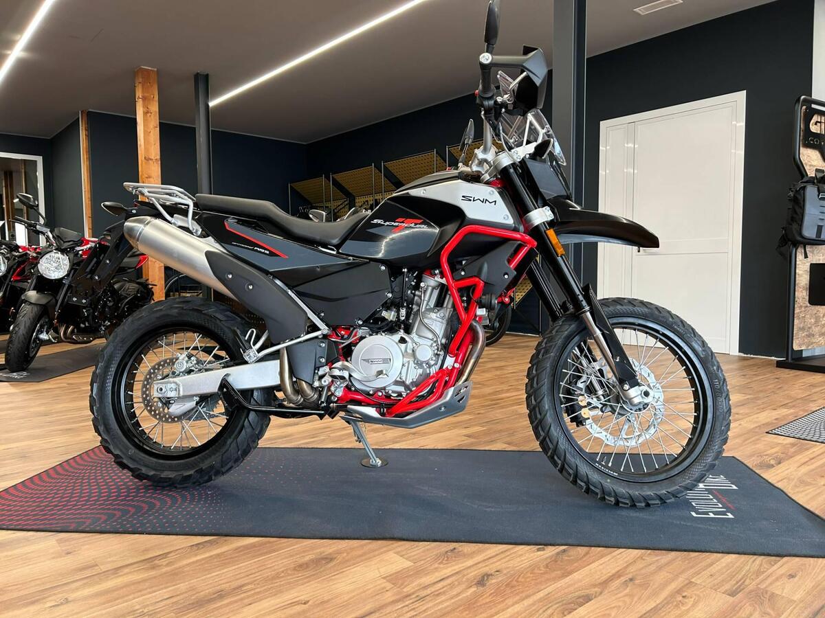 Vendo Swm Superdual 600 T (2023 - 24) nuova a Vittuone (codice 9362350) - Moto.it
