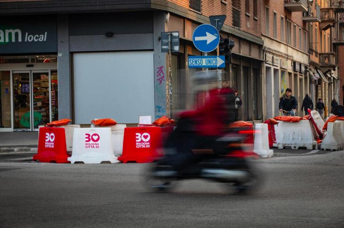 Bologna, rallentare a 30 km/h funziona veramente? I dati dopo due settimane di Città 30 - News ...