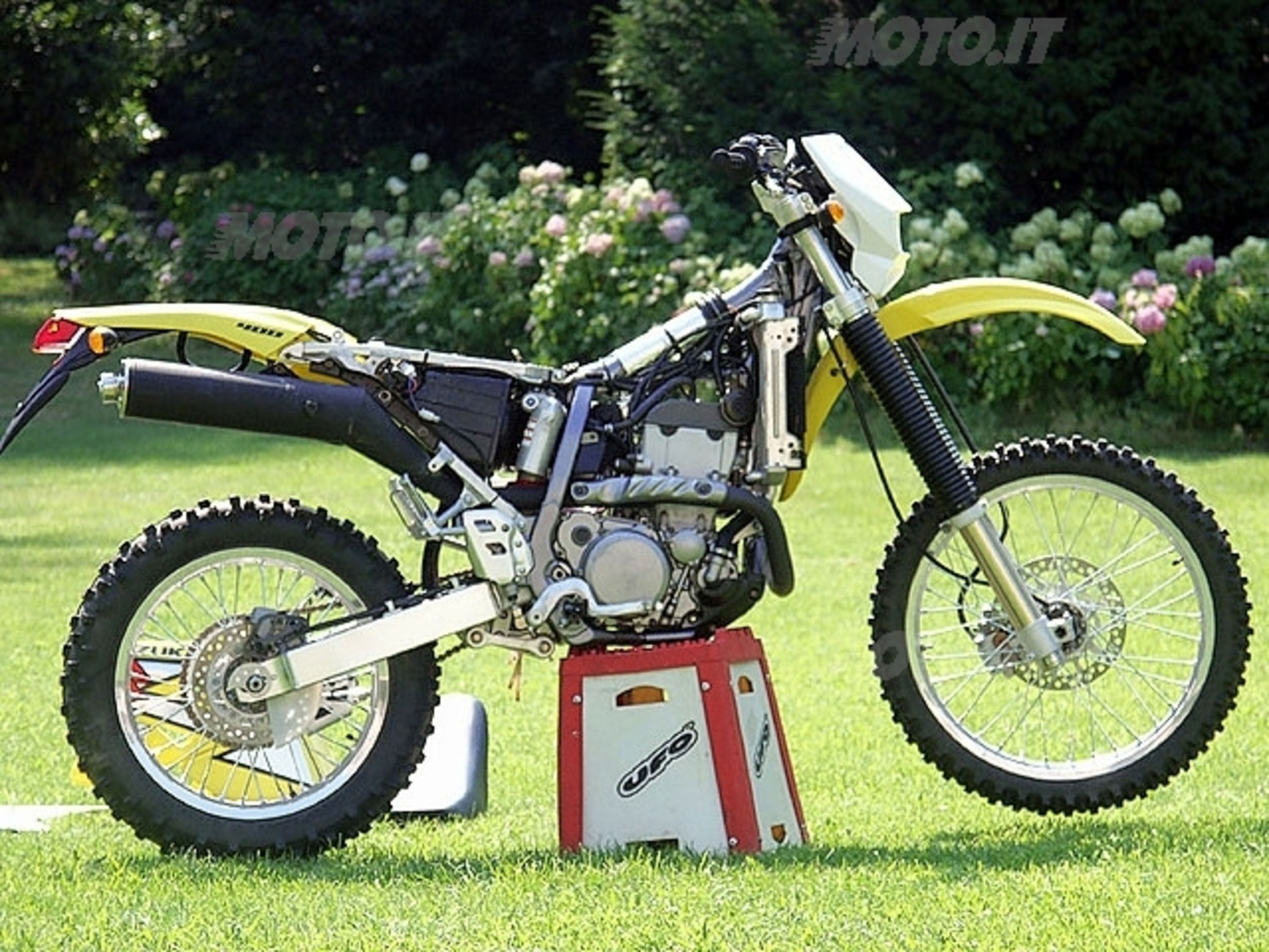 Cosa sappiamo sul ritorno della Suzuki DR-Z 400 e perché ci interessa ...