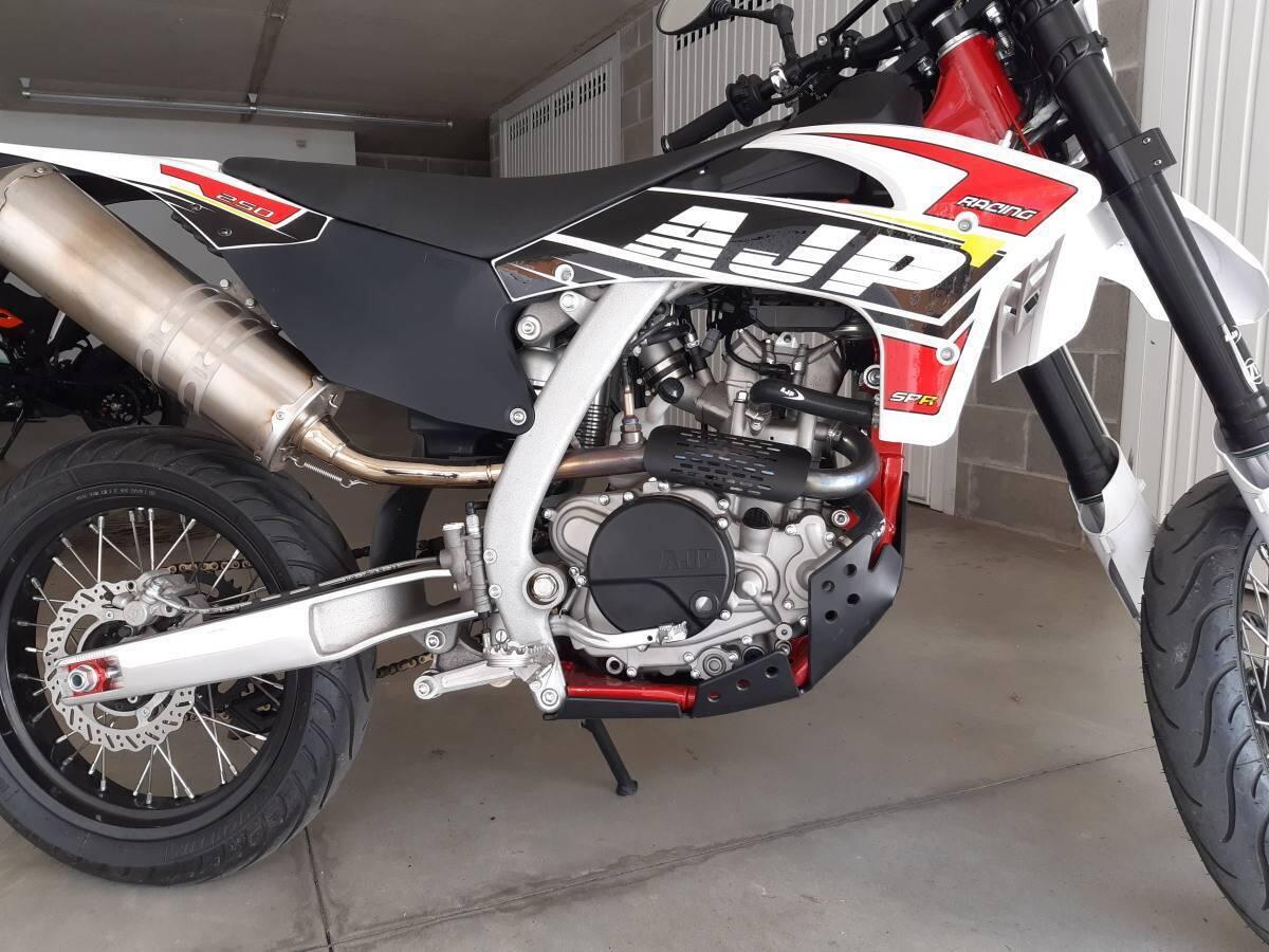 Vendo AJP SPR 250 Supermoto (2023 - 25) usata a Milano (codice 9415027) - Moto.it