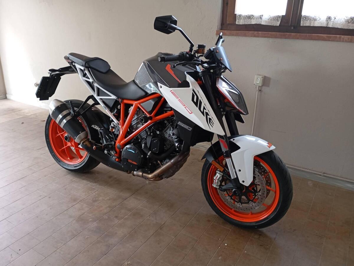 Vendo KTM 1290 Super Duke R ABS (2017 - 18) usata a Marmirolo (codice 9411428) - Moto.it