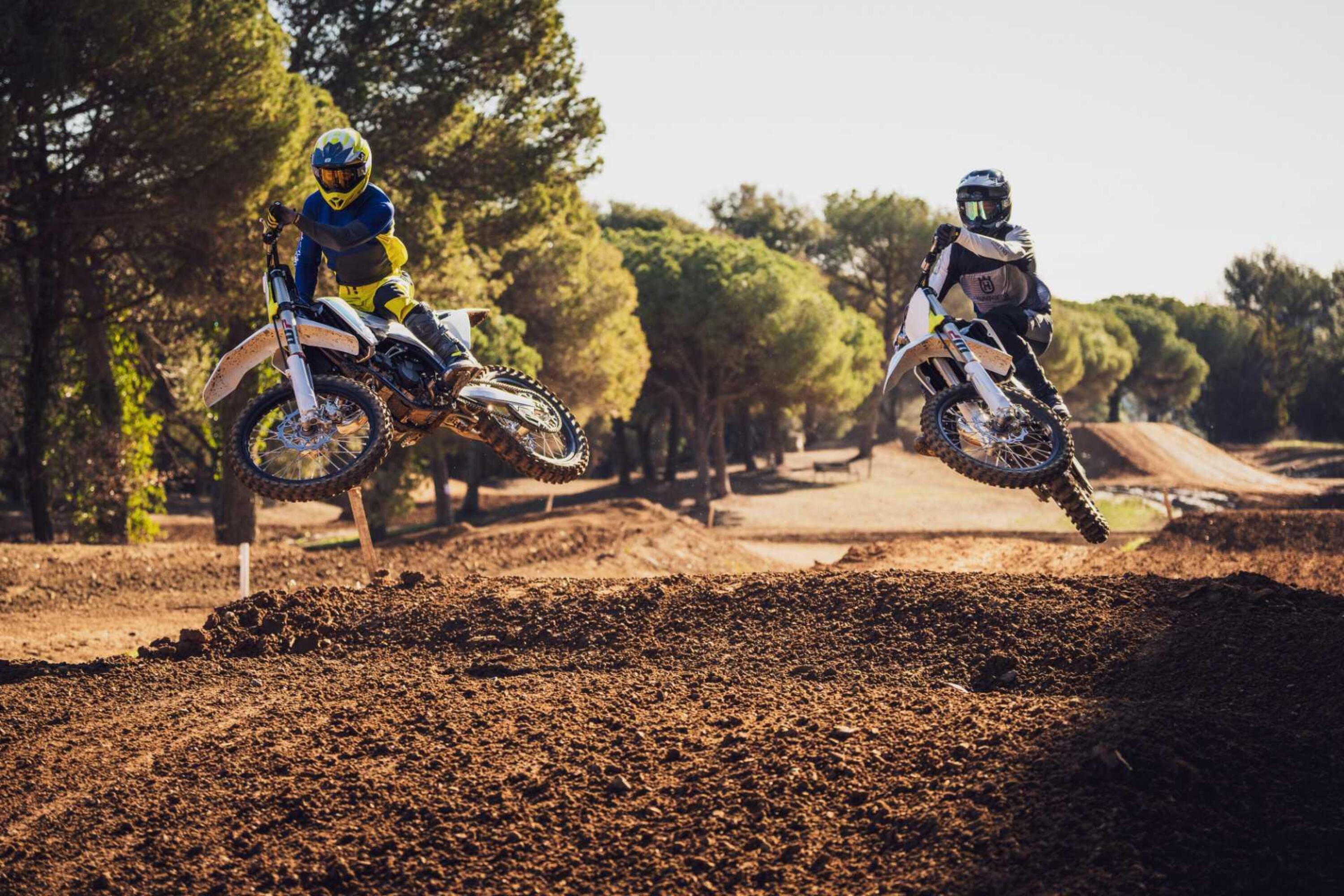Husqvarna presenta le motocross 2025: arrivano le TC 150 e 300! - News ...