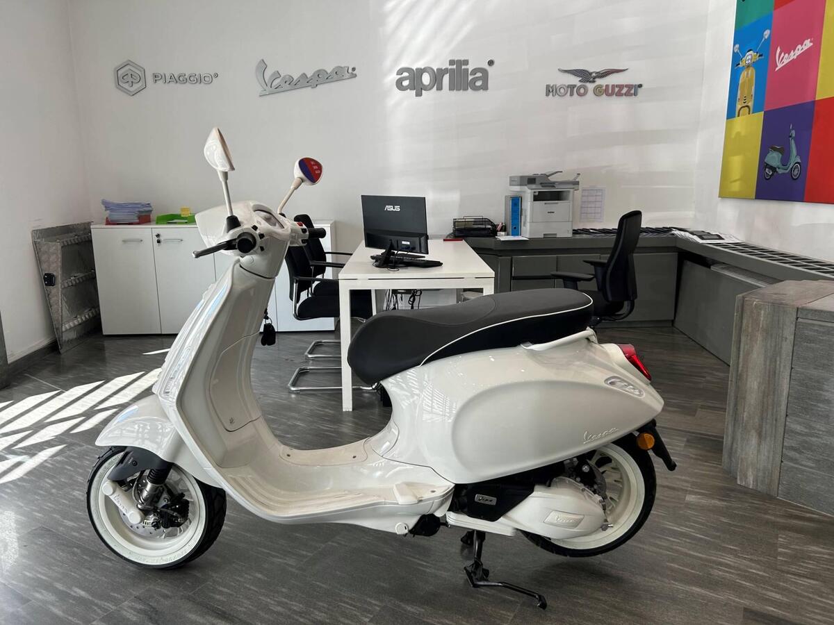Vendo Vespa Sprint 125 3V ie Sport ABS (2021 - 22) nuova a Torino ...