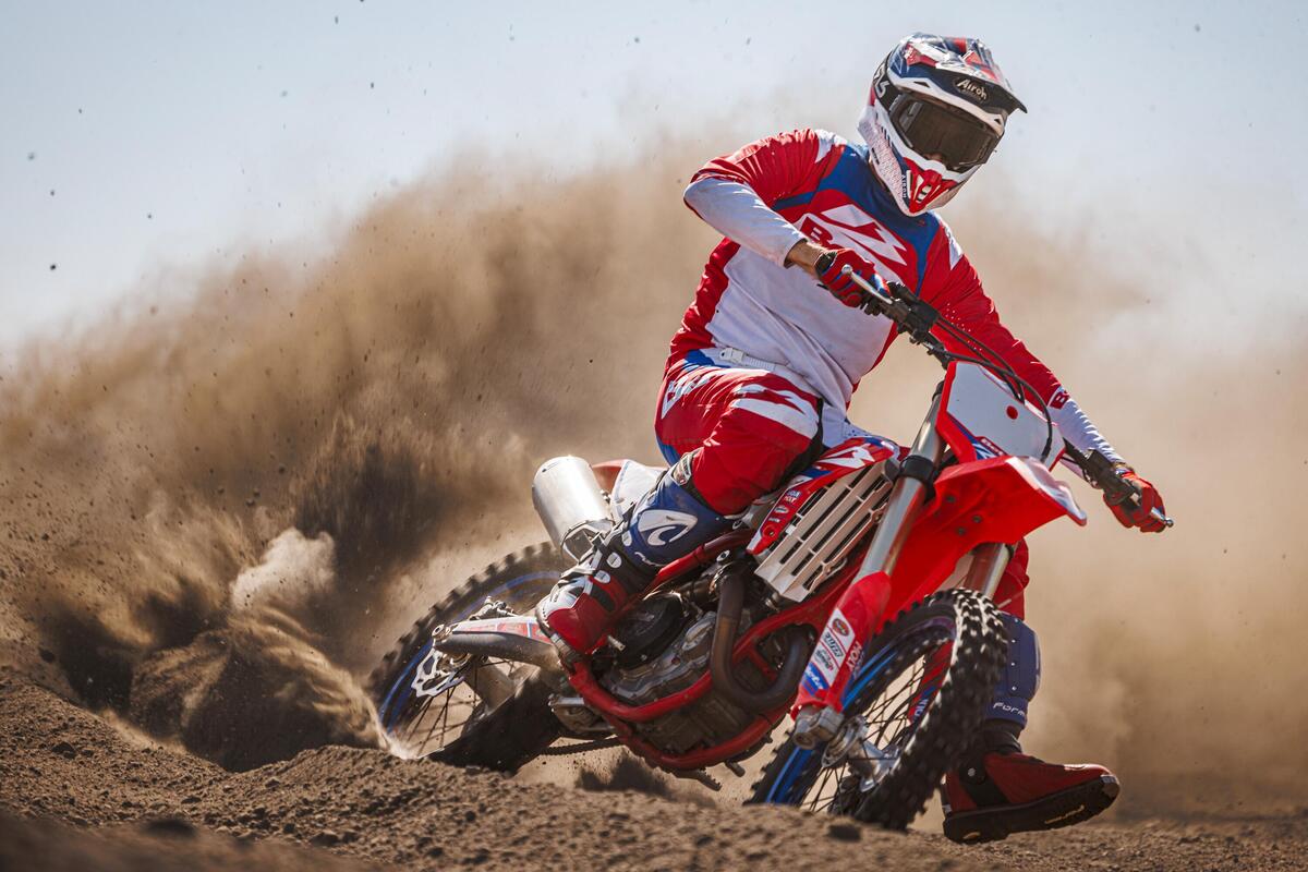 Beta RX 450 4t e RX300 2t, pronti con i Model Year 2025 - News - Moto.it