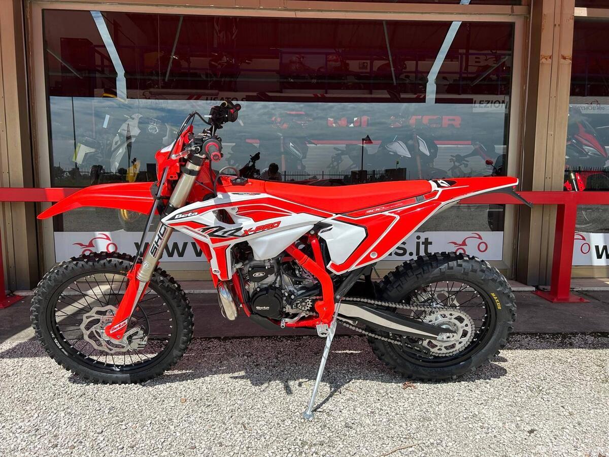 Vendo Betamotor RR X-PRO 300 2T Enduro (2025) nuova a Suzzara (codice ...