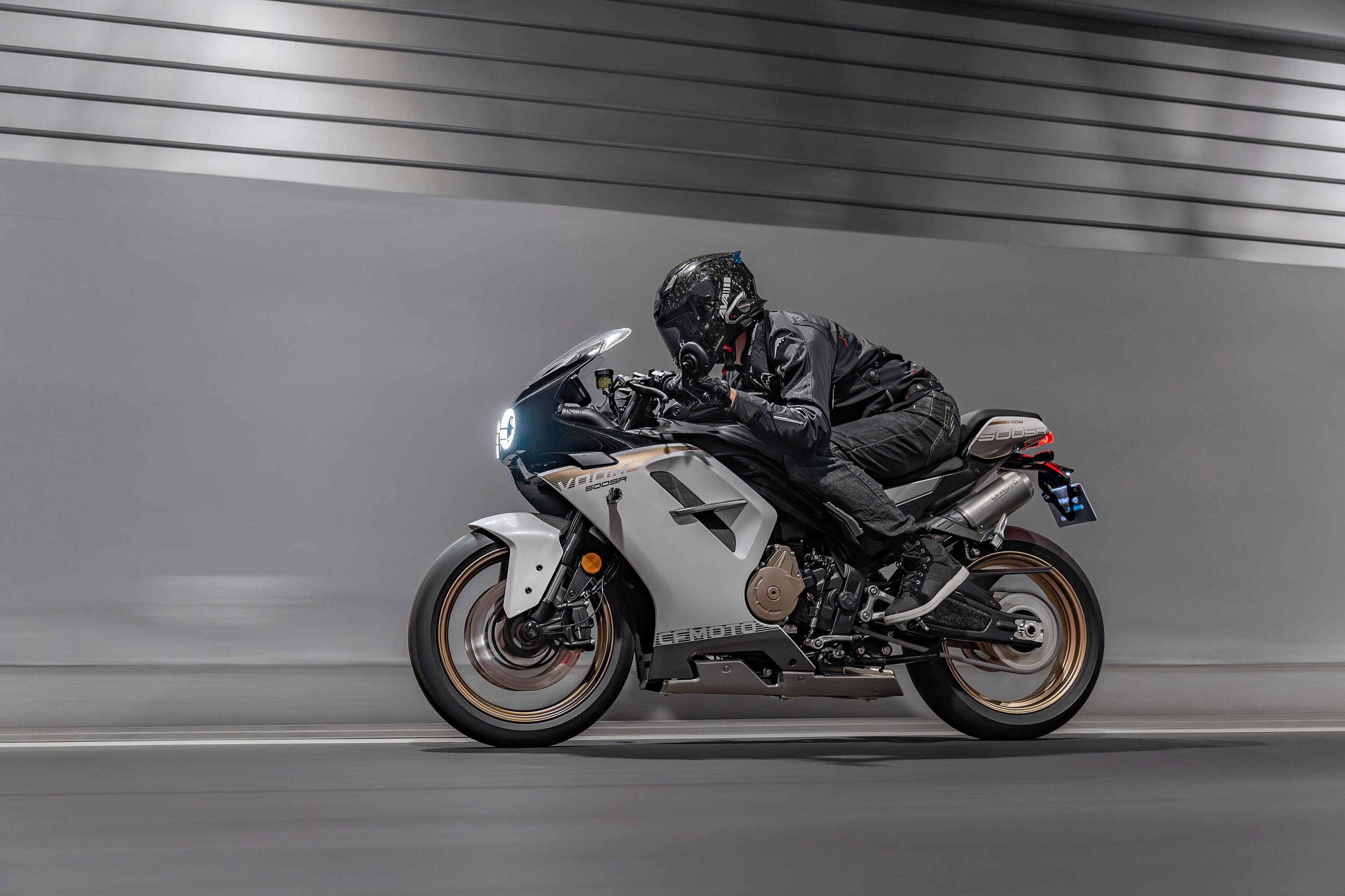 CFMOTO VOOM 500 SR: la sportiva 4 cilindri da 80 CV e 5.000€. Arriverà ...