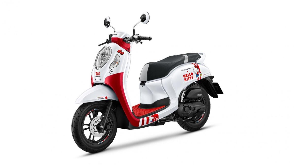 Hello Kitty compie 50 anni e Honda le dedica uno scooter! (VIDEO ...