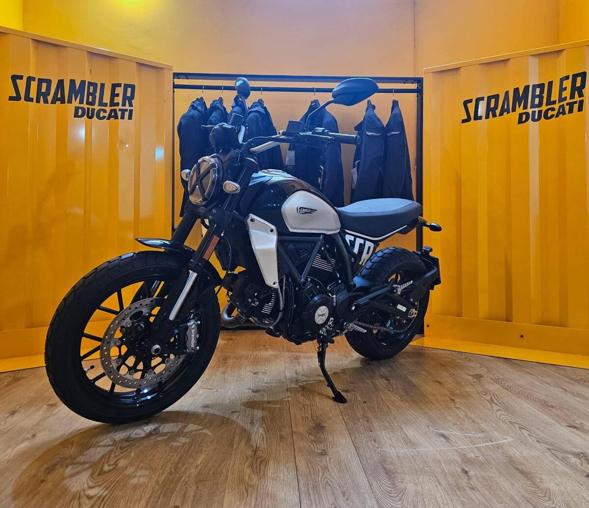 Vendo Ducati Scrambler 800 Icon (2023 - 25) nuova a Napoli (codice ...