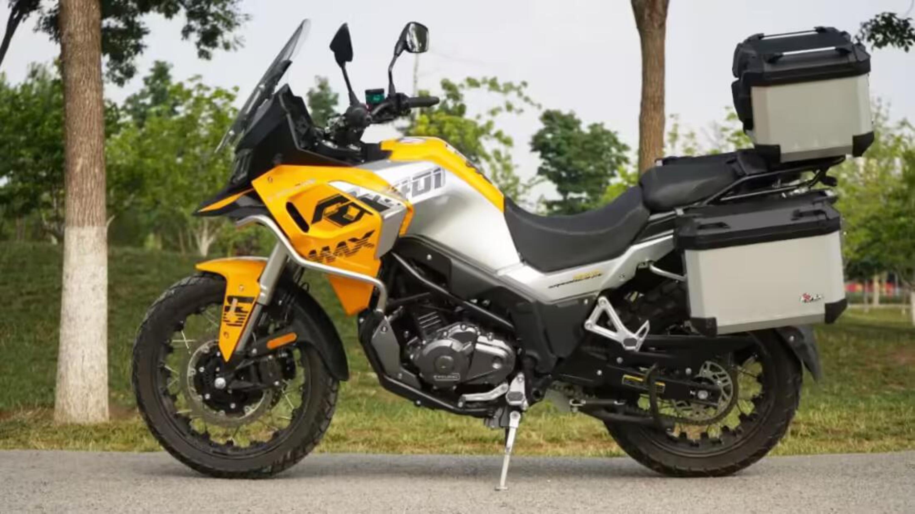 Zongshen ha aggiornato la sua midi-adventure Cyclone RX401 e la sta già ...