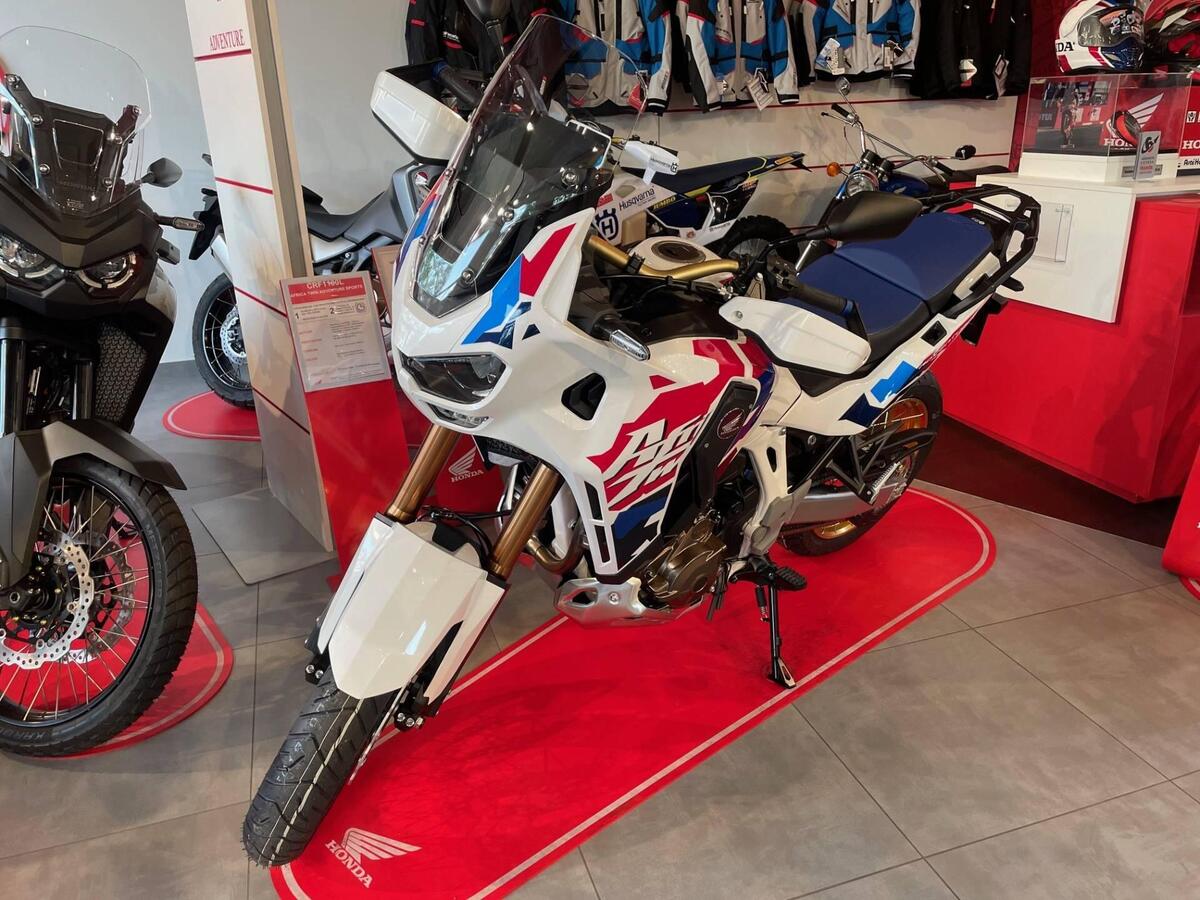 Vendo Honda Africa Twin CRF 1100L Adventure Sports DCT (2024 - 25) nuova a Legnano (codice ...