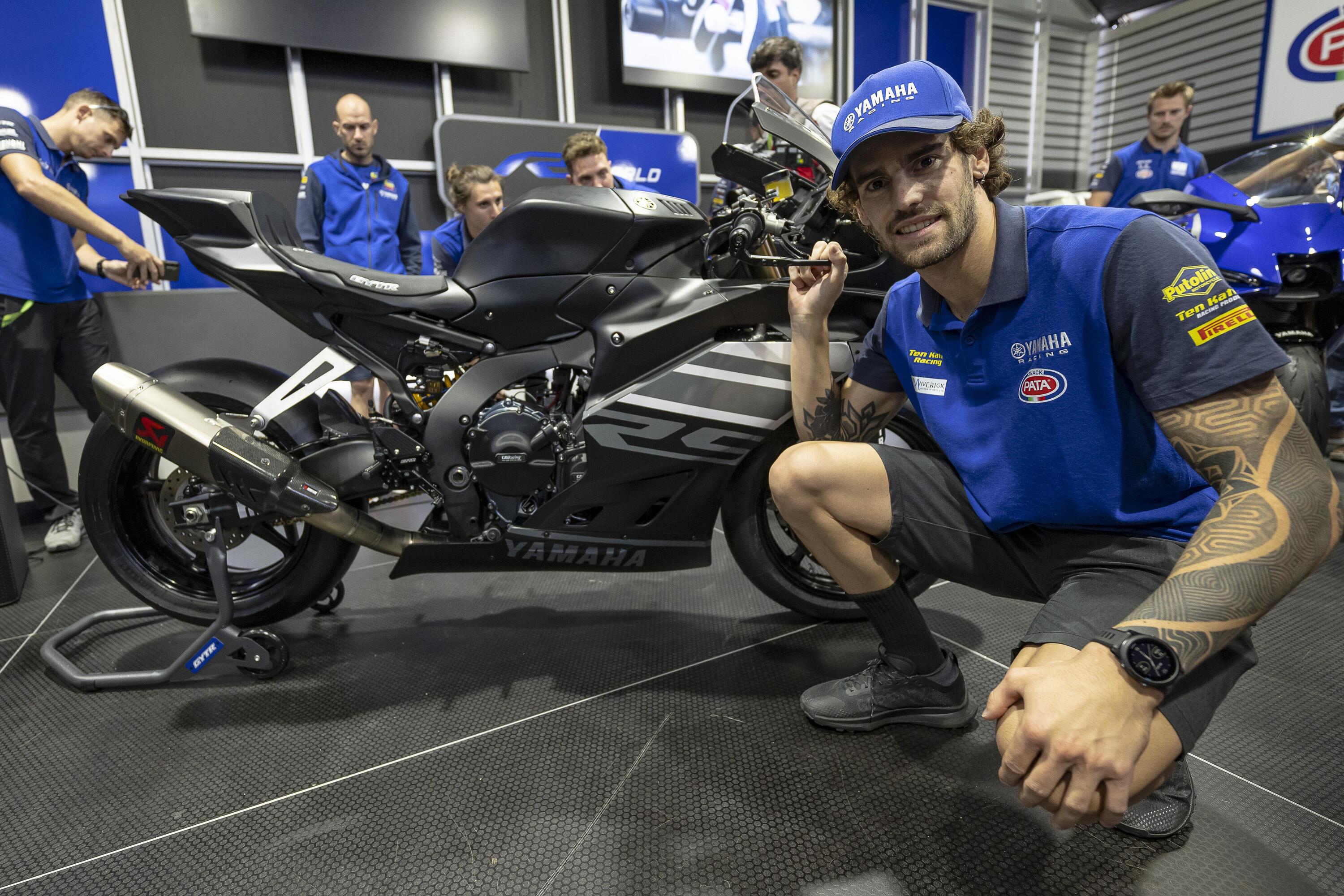 Yamaha R9: ecco la versione racing che correrà il mondiale SSP2025 ...