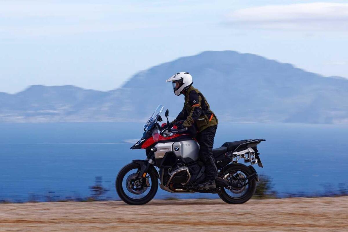 5 cose che non puoi non sapere sulla nuova GS Adventure - Moto.it